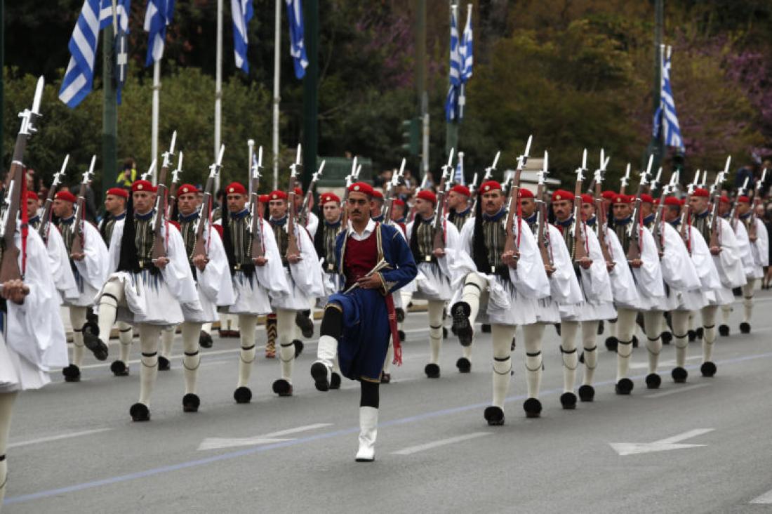 Παρέλαση 25ης Μαρτίου: Με έφιππους, παραδοσιακές πολεμικές στολές και ...