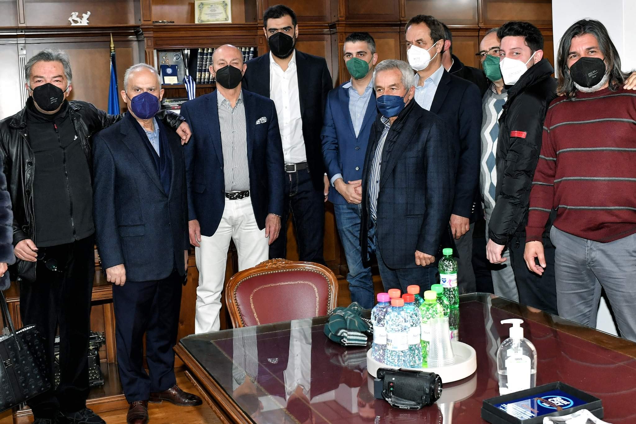 Λουτράκι: Στελέχη της ΝΔ επισκέφθηκαν τον Δήμαρχο Γιώργο Γκιώνη για ...
