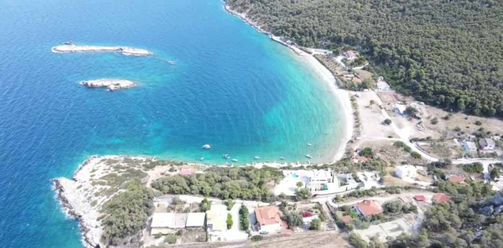 Δείτε το βίντεο "Σχοινος, Στραβά, Σπηλιά της Φώκιας, Σκαλωσιά, Μυλοκοπή ...