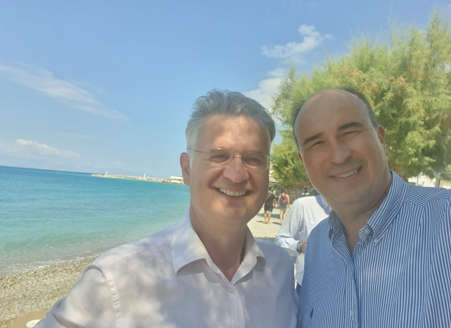 Ο Τάσος Γκιολής διαδίδει ψευδώς ότι έφτιαξε το γήπεδο του Συνοικισμού ...