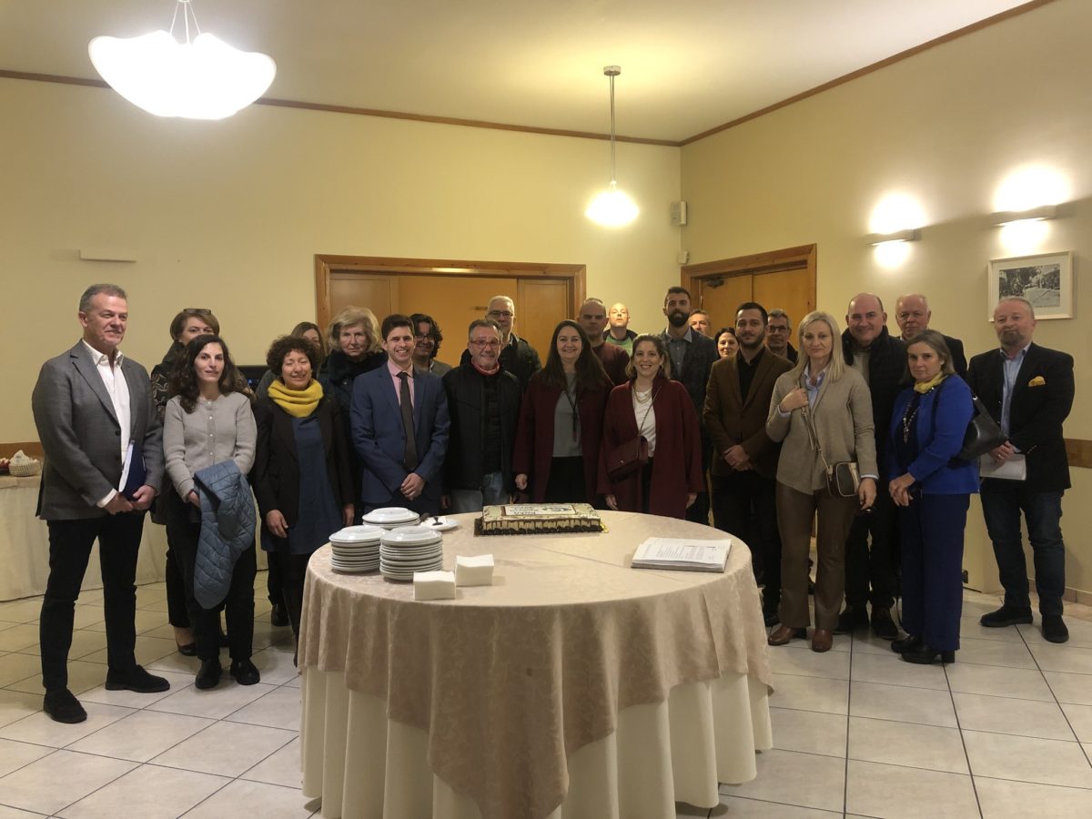 Η Ένωση Ξενοδόχων Κορινθίας έκοψε την πρωτοχρονιάτικη πίτα της (ΦΩΤΟ ...