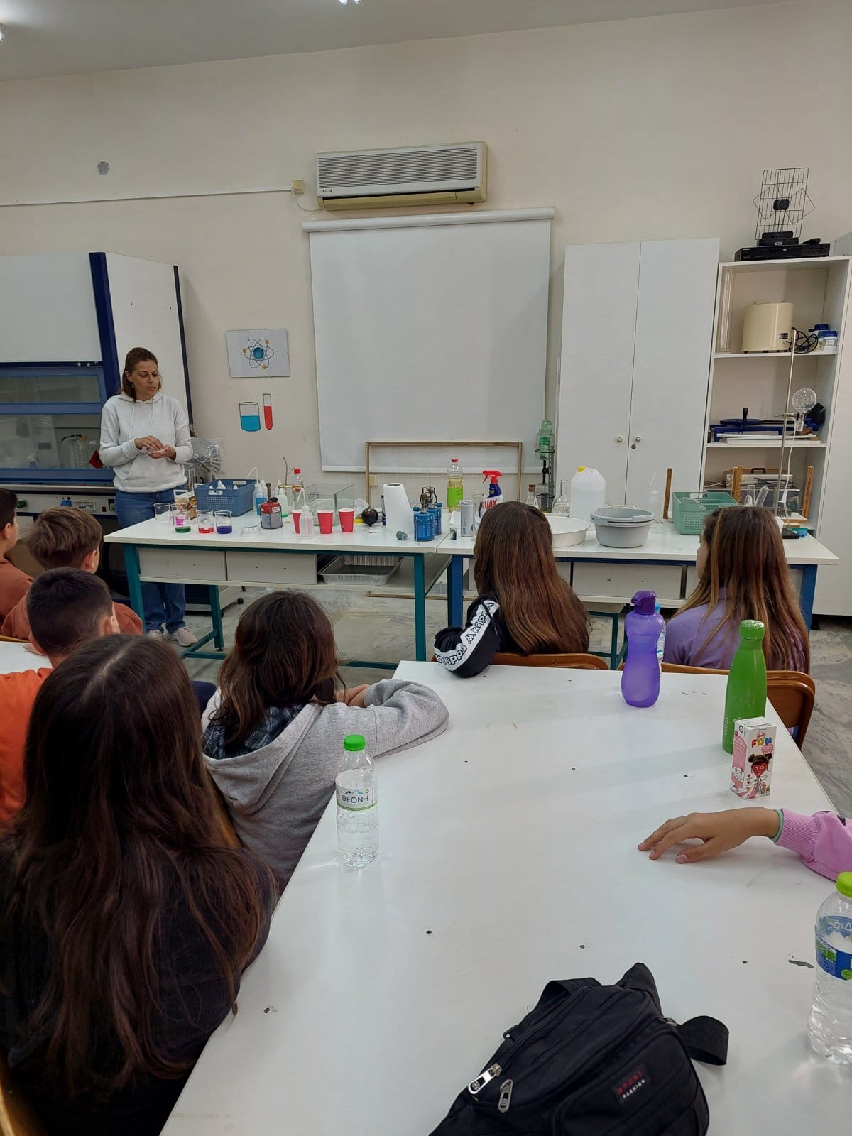 Το ΕΚΦΕ Κορινθίας επισκέφθηκε το Δημοτικό Σχολείο Ισθμίας » loutrakiblog