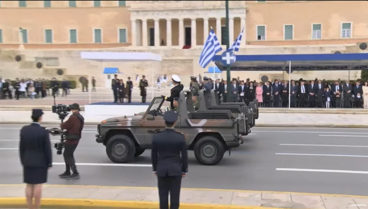 Παρακολουθήστε live την μεγάλη Στρατιωτική Παρέλαση στο Σύνταγμα για ...