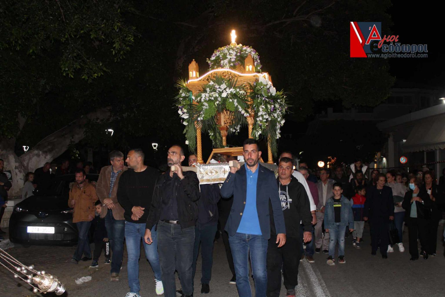 ΛΟΥΤΡΑΚΙ: Περιφορά Επιταφίου Αγίων Θεοδώρων (ΦΩΤΟ) » loutrakiblog