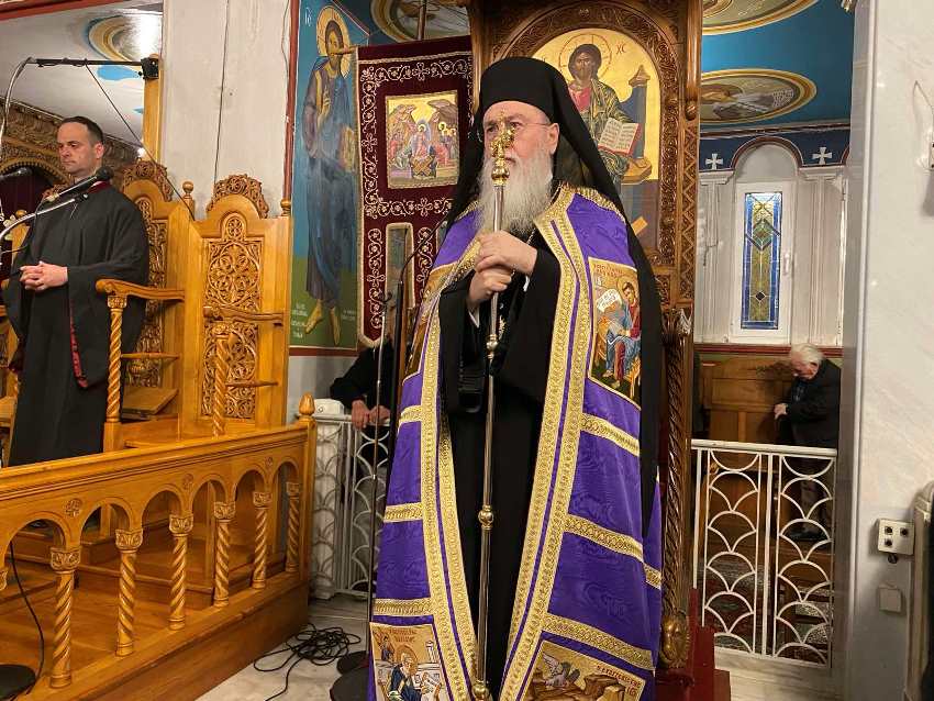 ΛΟΥΤΡΑΚΙ: Εσπερινός της «Αγάπης» και Πανηγυρική Αρχιερατική Θ ...