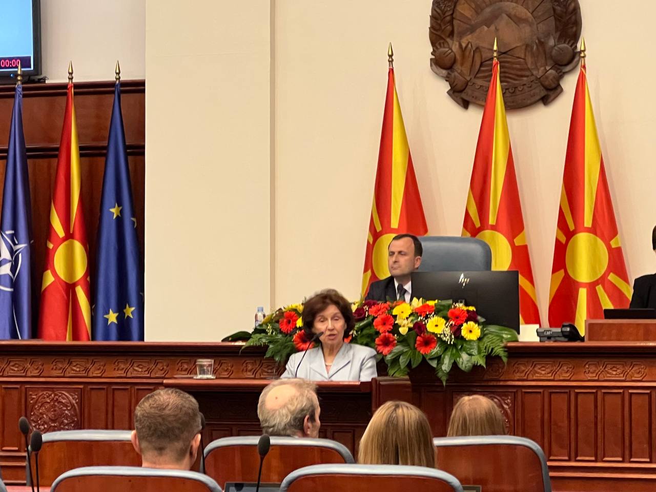 Προκάλεσε άγρια στην ορκωμοσία της η νέα Πρόεδρος των Σκοπίων - Κάτι ...