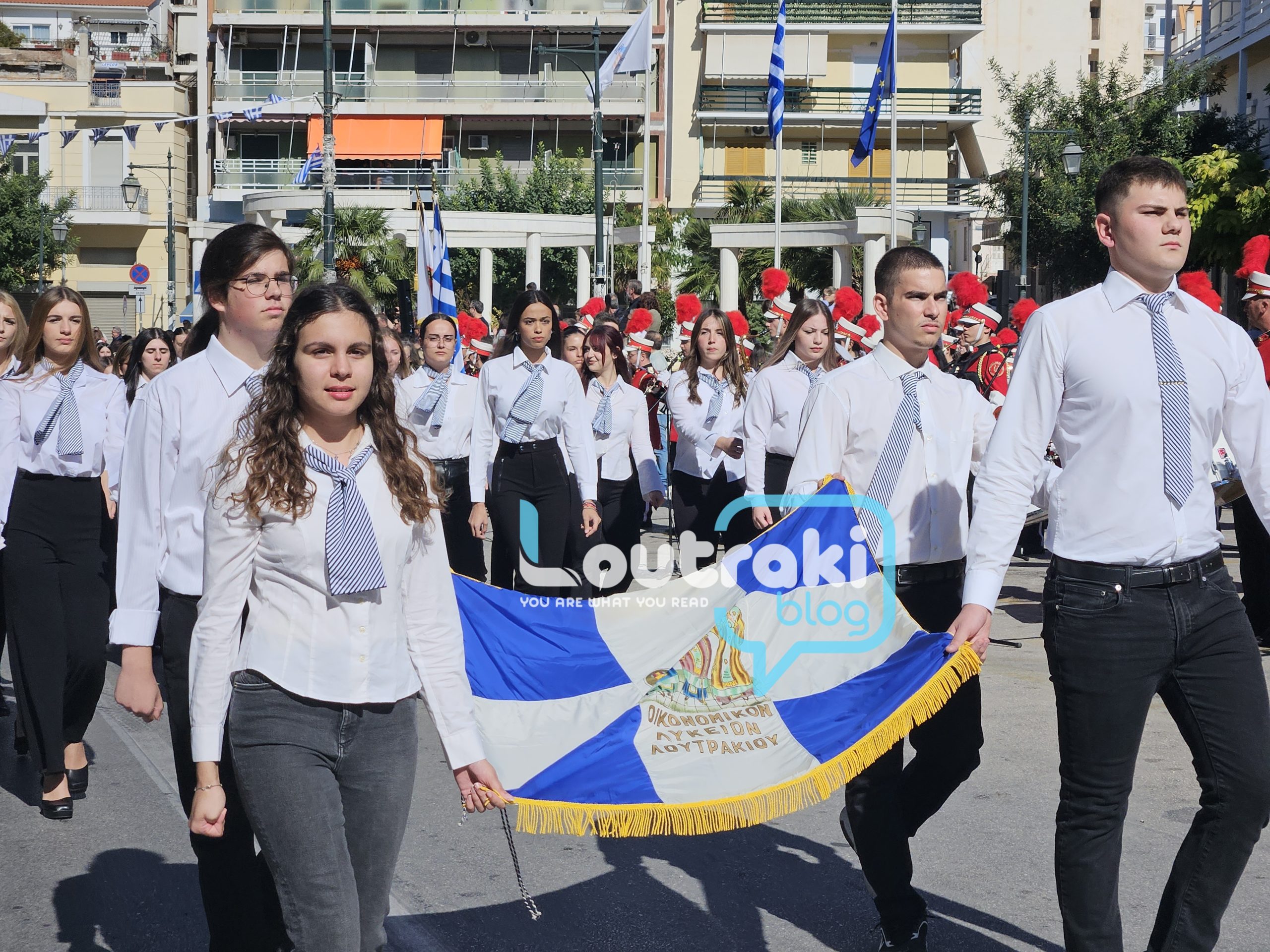 ΛΟΥΤΡΑΚΙ: Η παρέλαση της 28ης Οκτωβρίου (ΦΩΤΟ-ΒΙΝΤΕΟ) » loutrakiblog