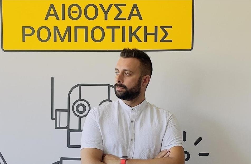 ΣΥΝΕΝΤΕΥΞΗ με τον Δημήτρη Λιόφη: Από την Τεχνολογία στην Εκπαίδευση ...