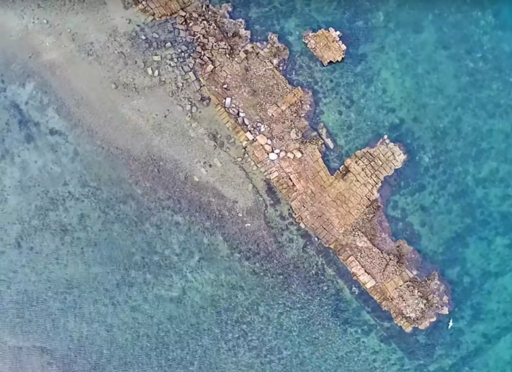 Αυτό είναι το αρχαίο ελληνικό λιμάνι με τις 100 τριήρεις που δεν άγγιξε ...