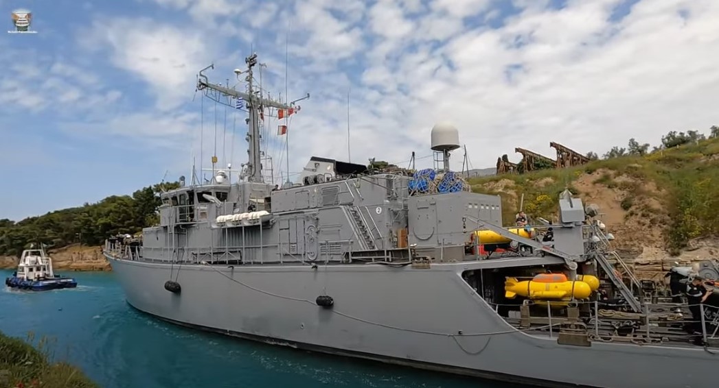 Η πυραυλάκατος "Πλωτάρχης ΜΑΡΙΔΑΚΗΣ" και ένα γαλλικό πολεμικό ...