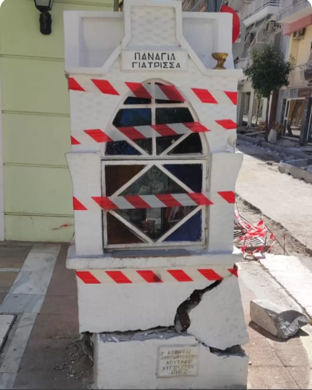 ΛΟΥΤΡΑΚΙ: Έσπασαν το εικονοστάσι της Παναγίας » loutrakiblog