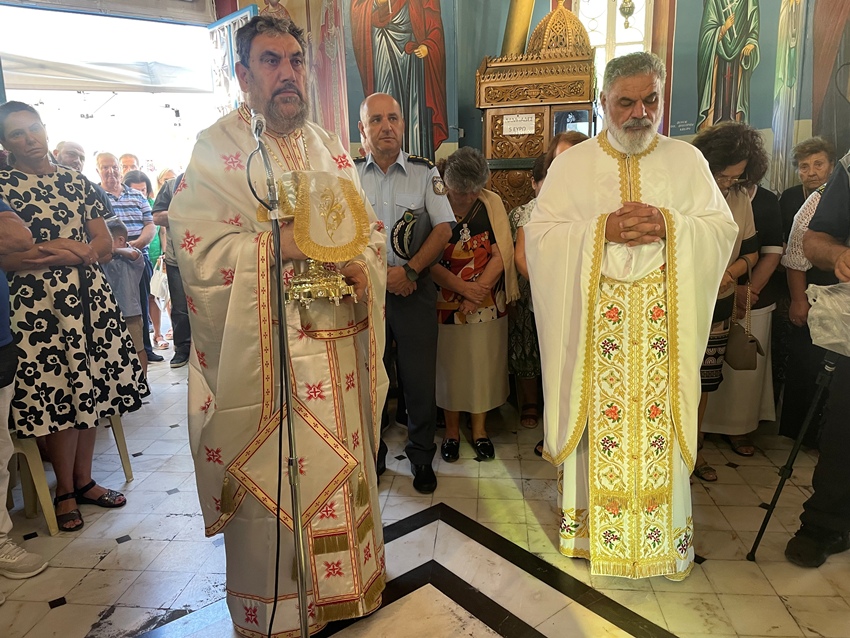 Ο Θεοφιλέστατος Επίσκοπος Κεγχρεών κ. Αγάπιος στον πανηγυρίζοντα Ι ...