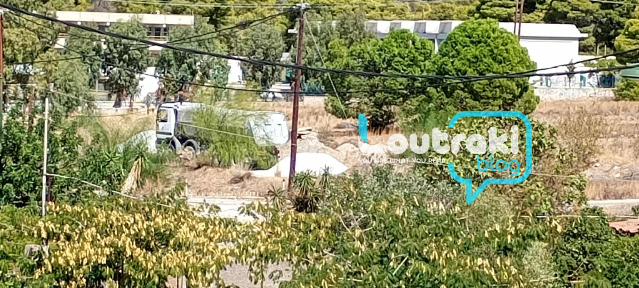 ΛΟΥΤΡΑΚΙ: Μπάζα και οικοδομικά υλικά δίπλα στο Γυμνάσιο (ΦΩΤΟ-ΒΙΝΤΕΟ ...