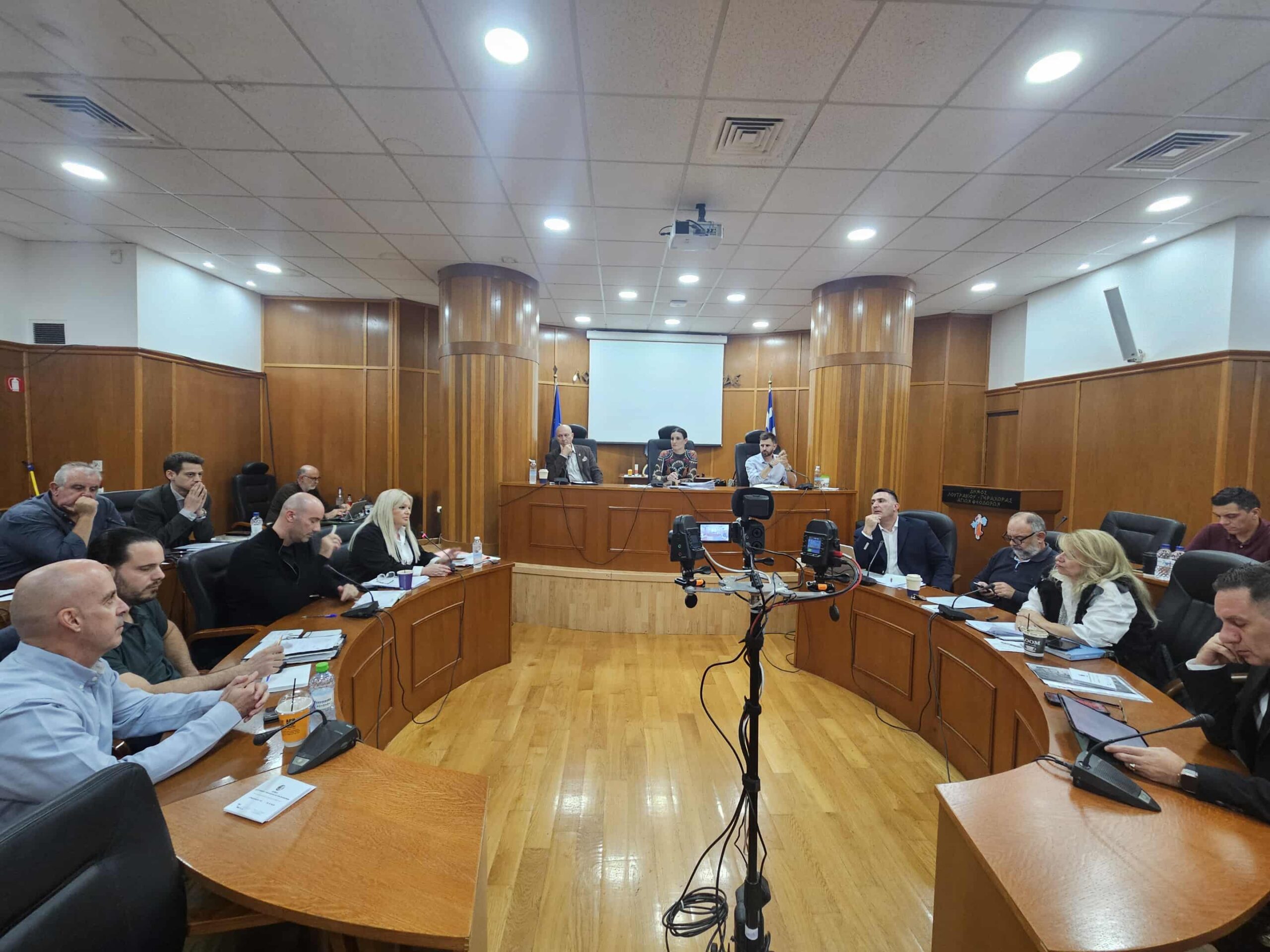 NU AQUA: «Μαμά εταιρεία» και αμφιβολίες για αξιοπιστία (ΒΙΝΤΕΟ ...