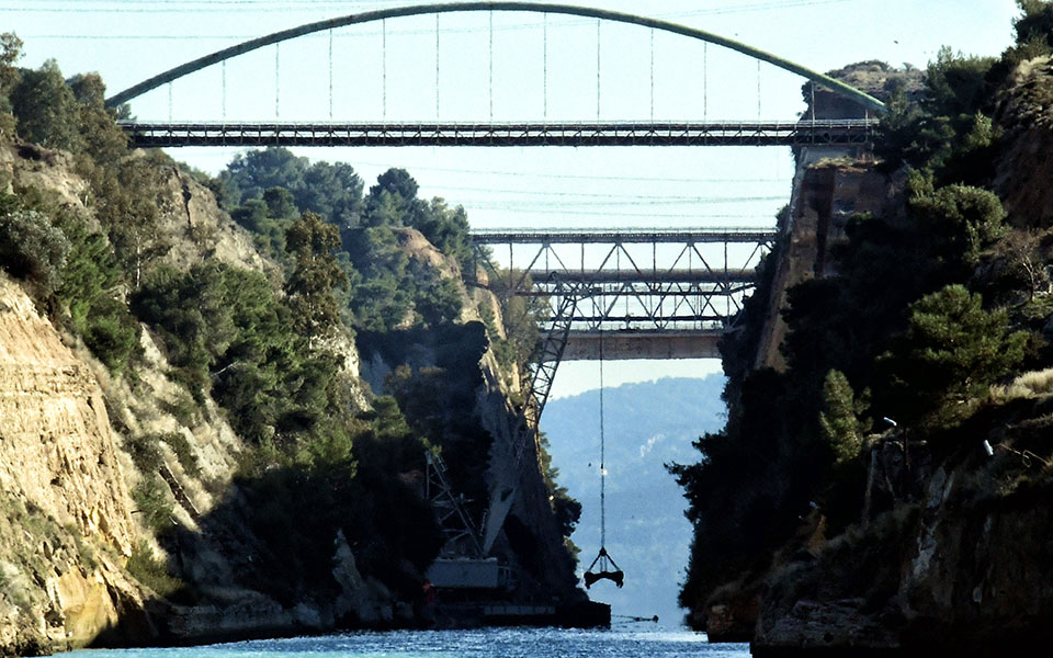 Νεκρός 50χρονος! Επεσε στο κανάλι του Ισθμού » loutrakiblog