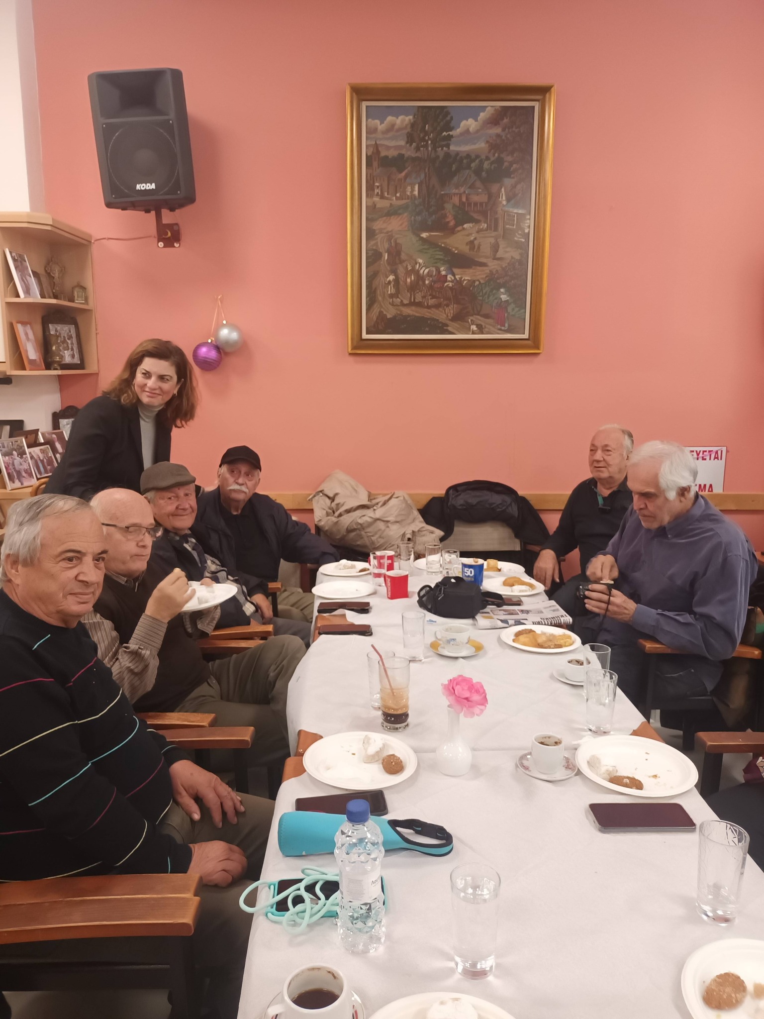 Λαμπερή γιορτή για το Άναμμα του Χριστουγεννιάτικου Δέντρου στο Κ.Α.Π.Η ...